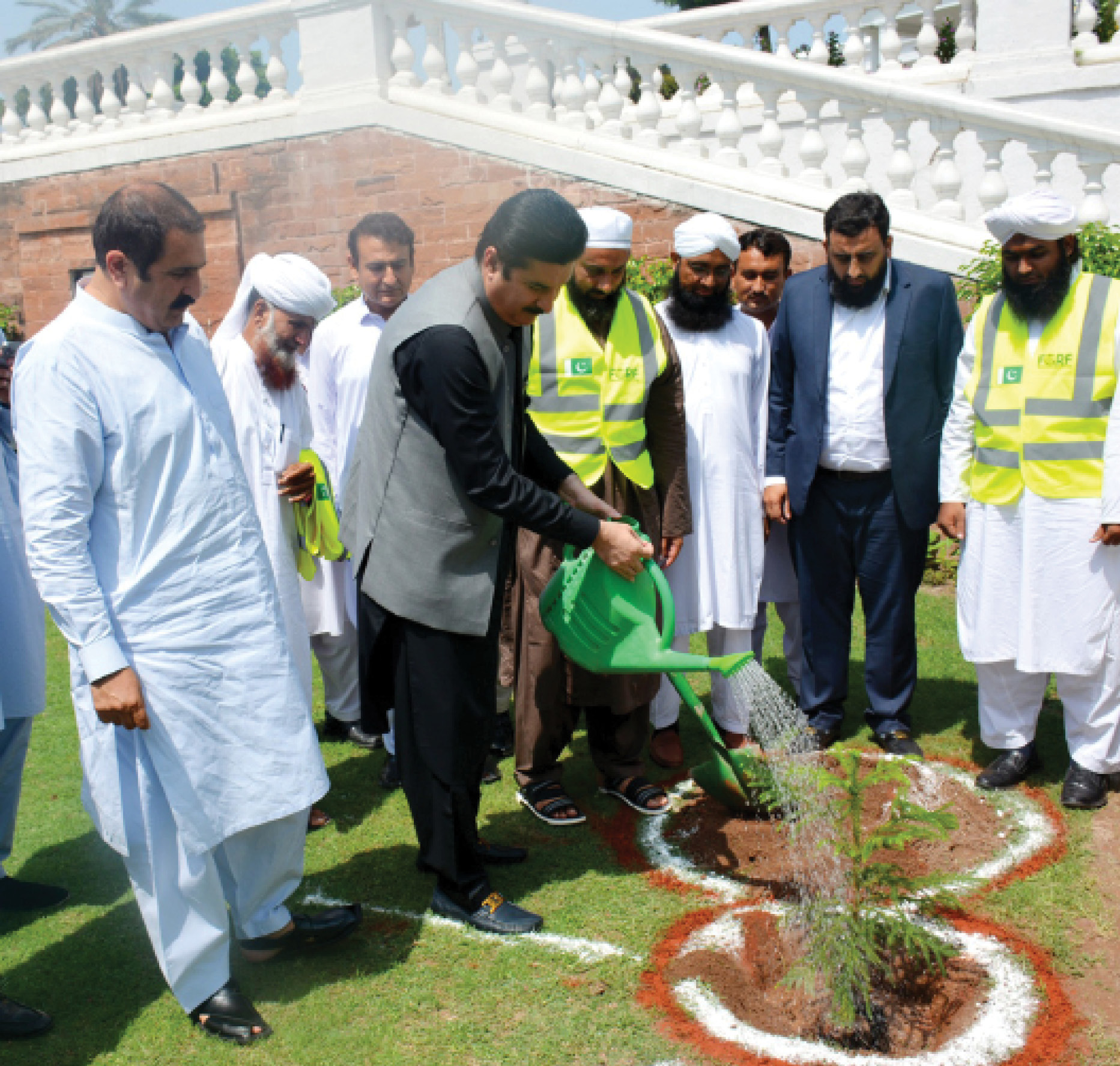 Governor plants sapling to start plantation drive – NABA NEWS